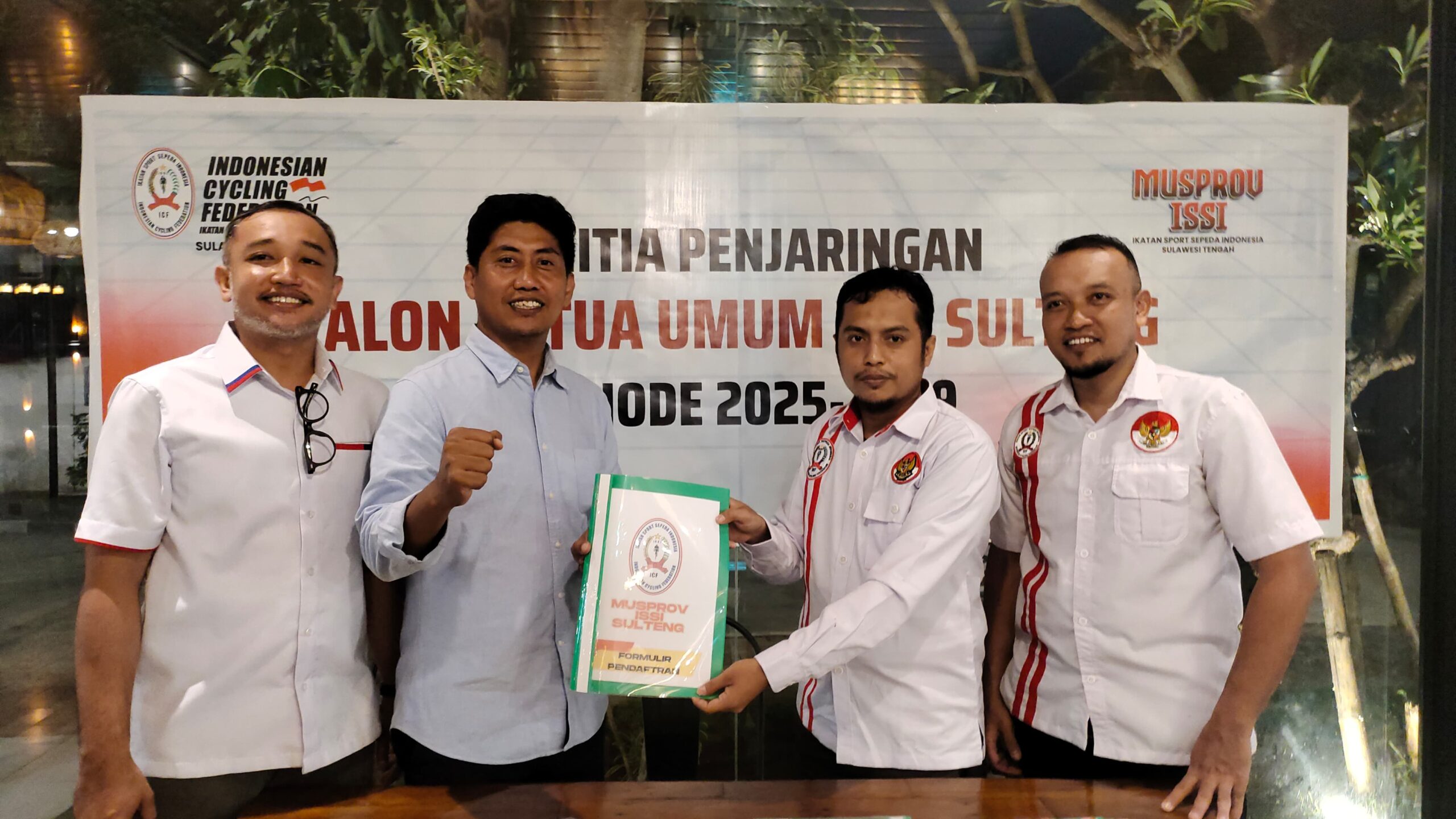 Anwar Ismail Resmi Ambil Formulir Calon Ketua ISSI Sulteng